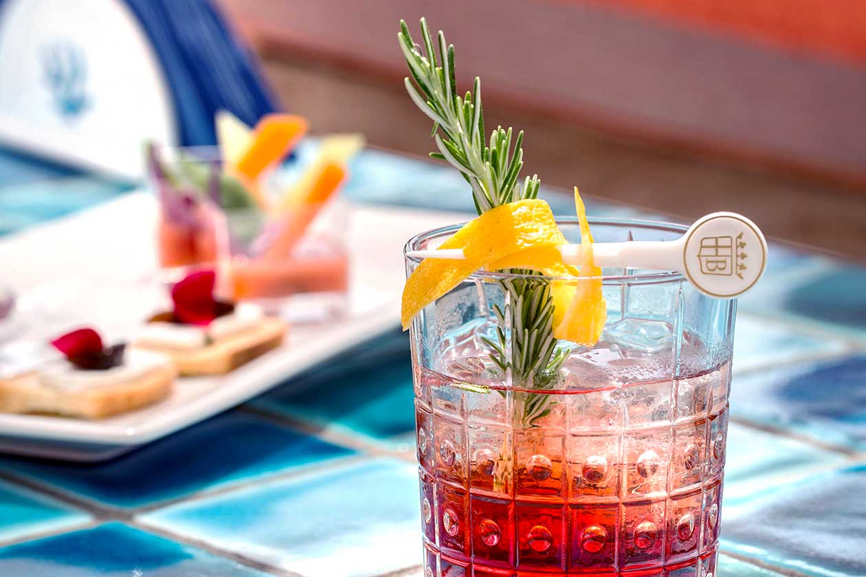 Pool Bar: Refreshing Drinks | Baglioni Resort® Sardinia